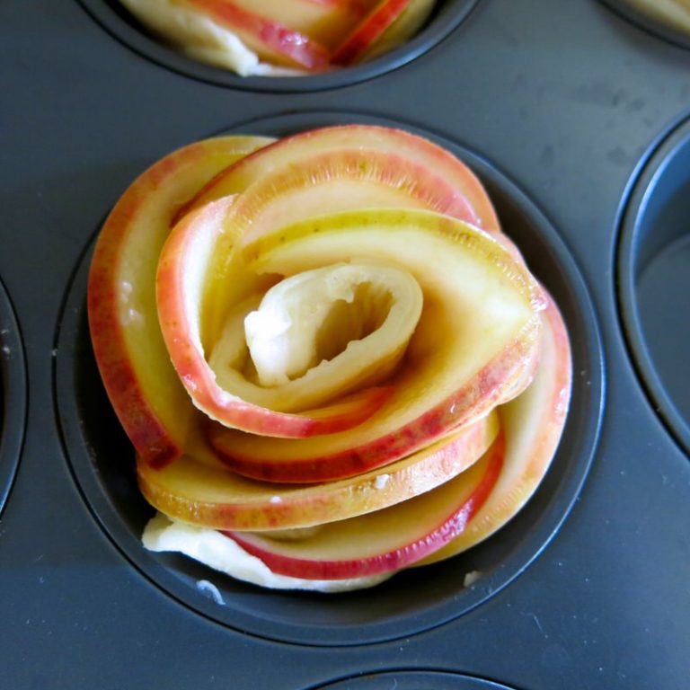 Apple Roses in Puffed Pastry with Homemade Apricot Jam